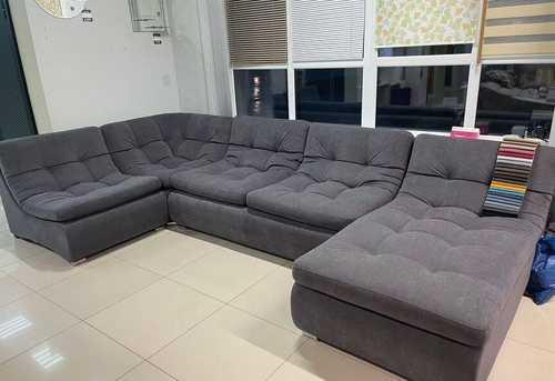 Большой серый диван
