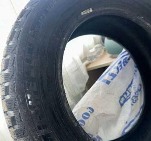 Michelin X-Ice North 4 215/60 R16