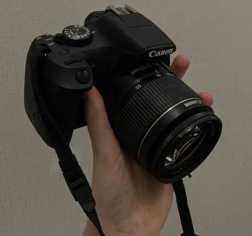 Зеркальный фотоаппарат Canon EOS 2000D