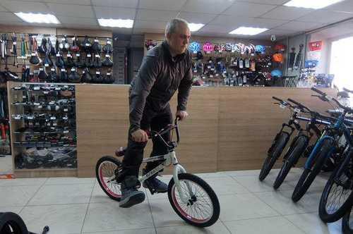 Велосипед BMX с гиророторной системой, белый