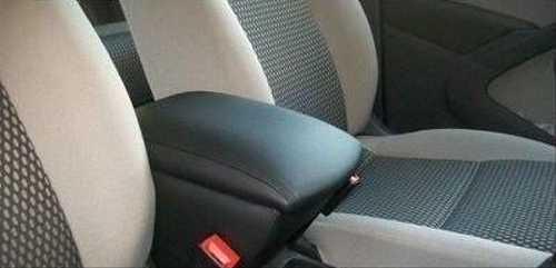 Качественный подлокотник из кожи на Skoda Fabia