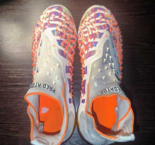 Футбольные бутсы Adidas predator