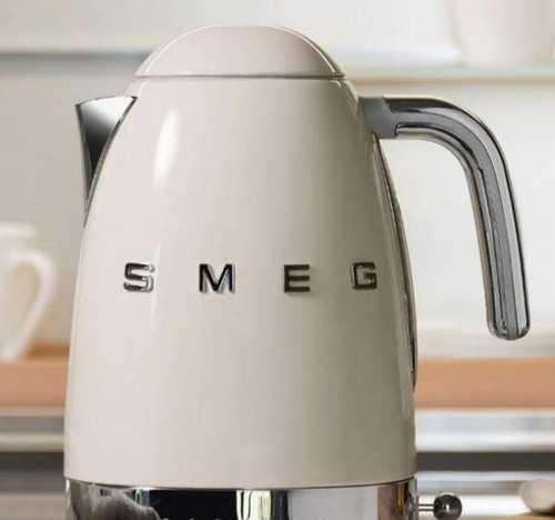 Электрический чайник Smeg KLF04creu