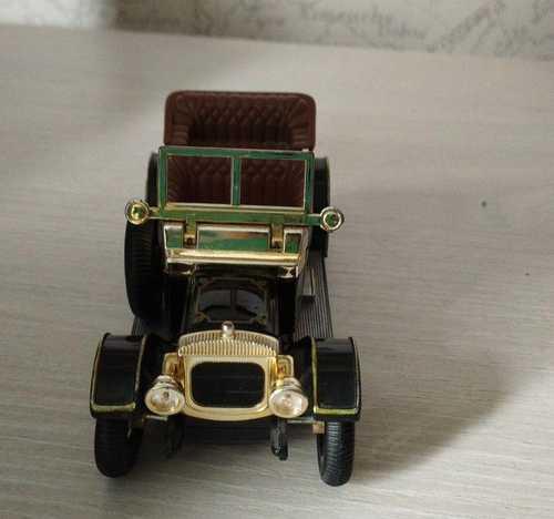 Коллекционная машинка Ford Model T