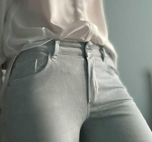 Укороченные брюки из денима Massimo Dutti