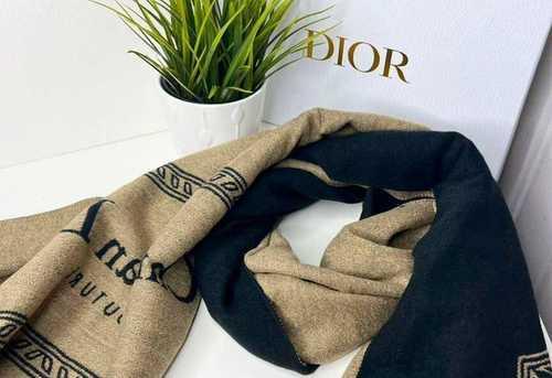 Красивый шарф Christian Dior