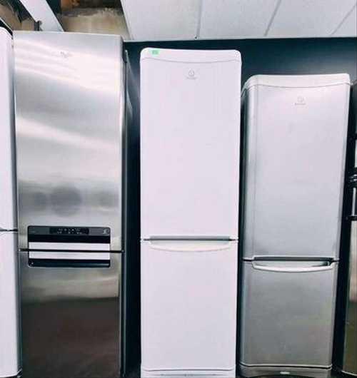 Холодильник бу для дома двухдверный серебристый