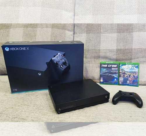 Xbox One X на 1 tb (2 геймпада   2 игры)