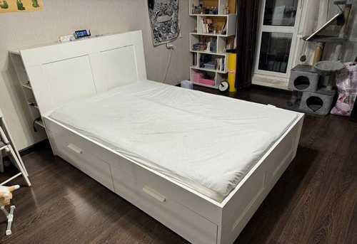 Продам двухспальную кровать с матрасом бу