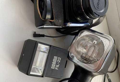 Зеркальный фотоаппарат zenith с фотовспышко