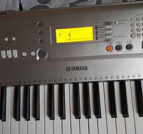 Синтезатор Yamaha PSR-E303