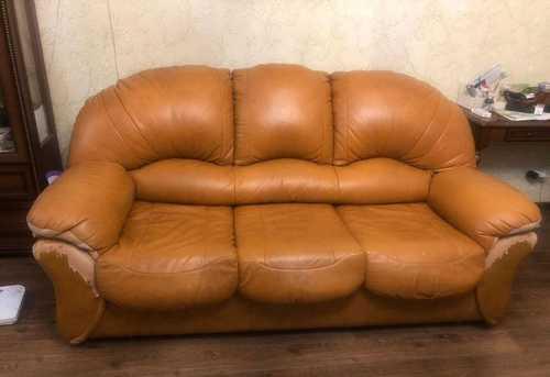 Кожаный диван раскладной и кресло