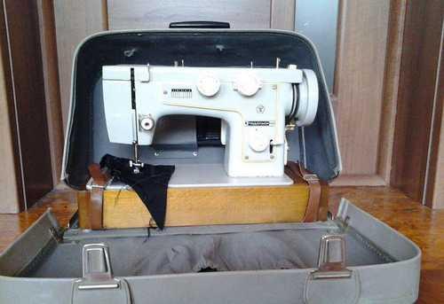 Швейная машина электрическая "Подольск-142"