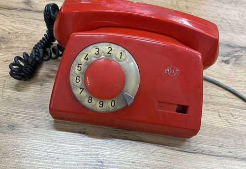 Советский красный телефон