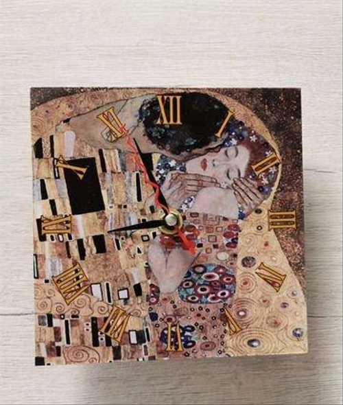 Часы декоративные "Густав Климт: Поцелуй"