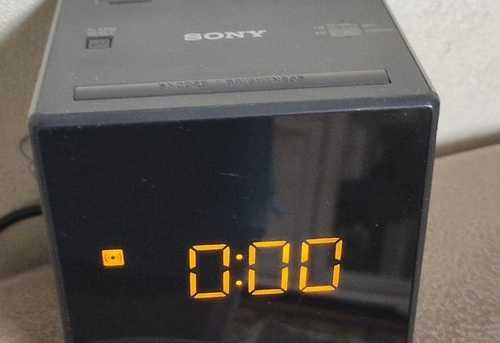 Радио часы с будильником Sony