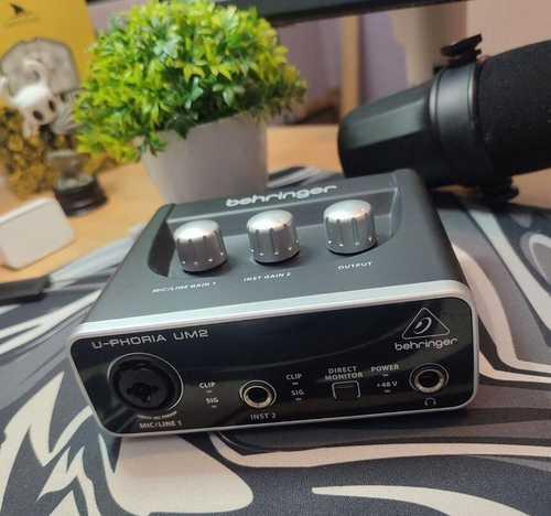 Звуковая карта Behringer um2