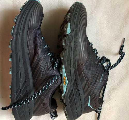 Женские кроссовки hoka