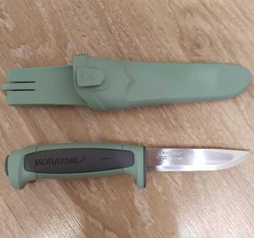 Нож туристический Morakniv basic 546