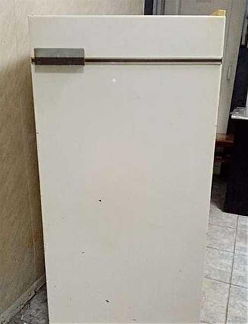 Рабочий небольшой холодильник