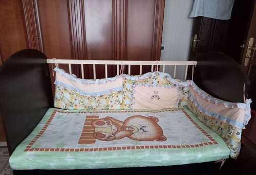 Детская кроватка с матрасом, ящиком и бортиками