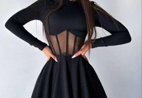 Черное короткое платье с корсетом 40-42 размер