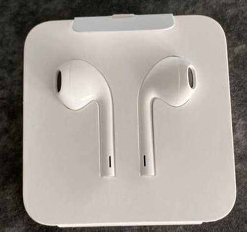 Наушники apple earpods lightning проводные