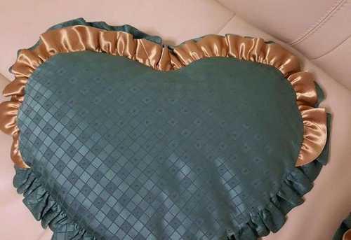 Декоративные подушки сердечком