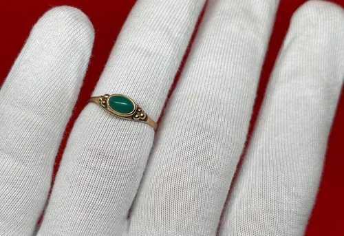 Золотое кольцо вставка зелёный агат
