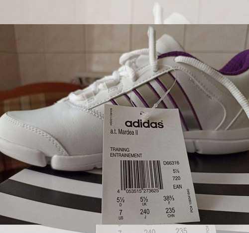 Кроссовки женские adidas us 7