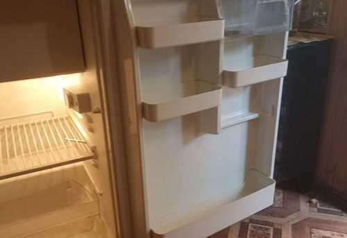 Холодильник siemens в рабочем состоянии