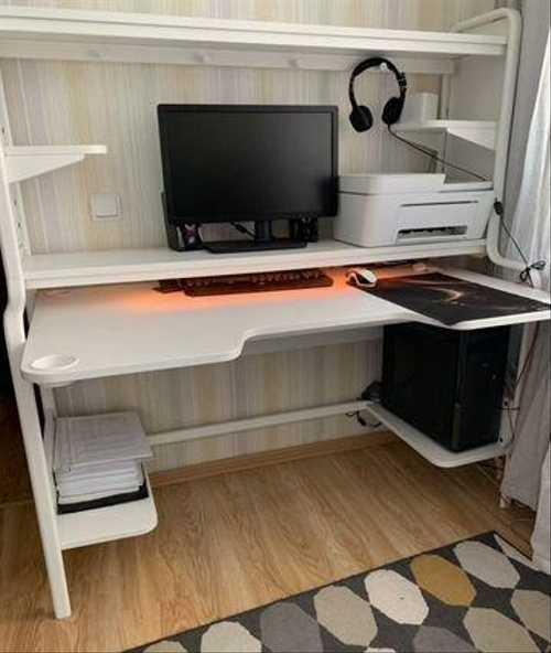 Компьютерный стол Икеа Фредде