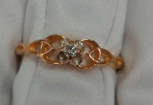 Золотое кольцо с бриллиантом(24300)