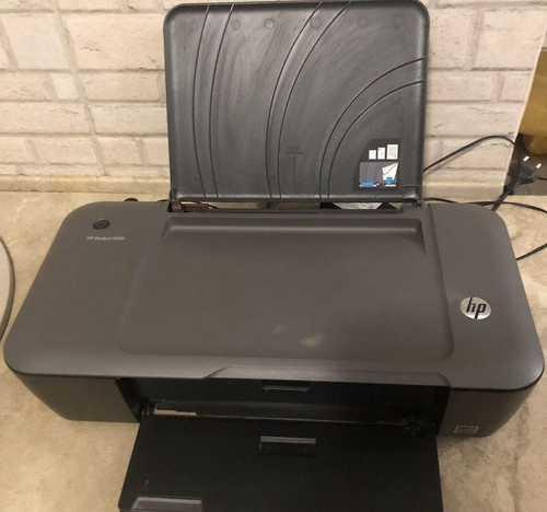 Цветной принтер HP deskjet 1000