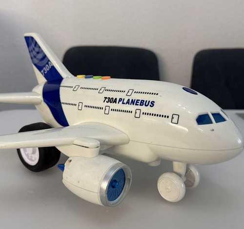 Игрушка самолет со звуком
