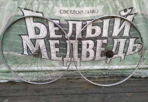 Колеса на старт шоссе трубки