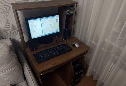 Компьютер и стол лос