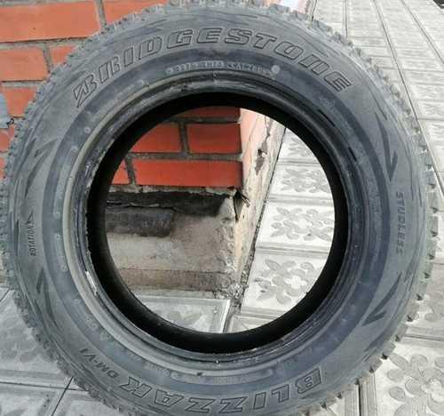 Bridgestone Blizzak DM-V1 225/65 R17 102R