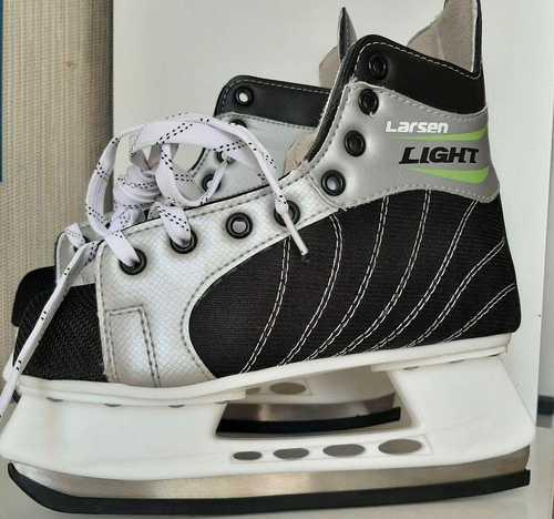 Коньки хоккейные Larsen light