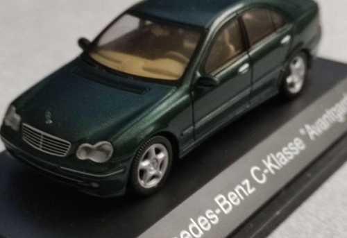 Модель Mercedes 1/43 Schuco