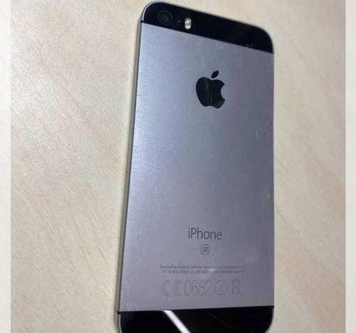 iPhone SE, 32 ГБ