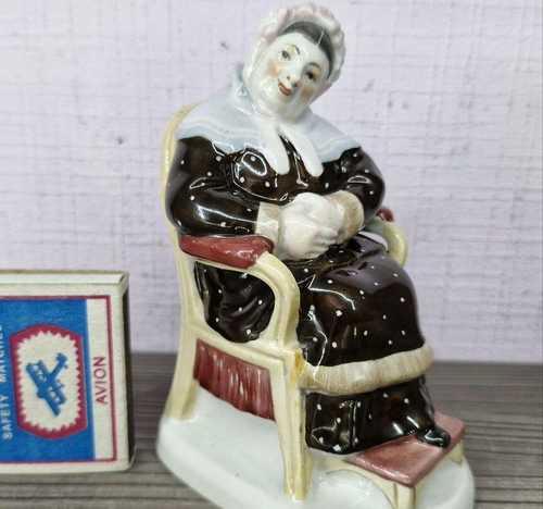 Коробочка лфз фарфоровая статуэтка СССР