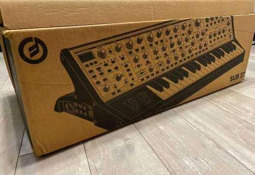 Коробка от Moog sub 37