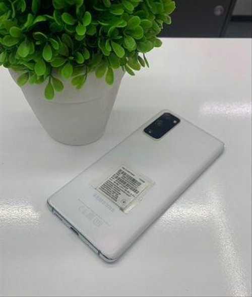 Телефон Samsung S20 FE 128 гб белый