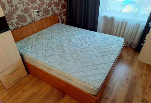 Кровать двухспальная с матрасом бу 160х200
