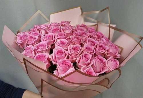 Букет из 51 высокой нежно-розовой розы