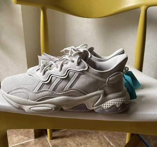 Кроссовки adidas ozweego