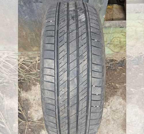 Kumho Solus HS63 215/60 R17 96H