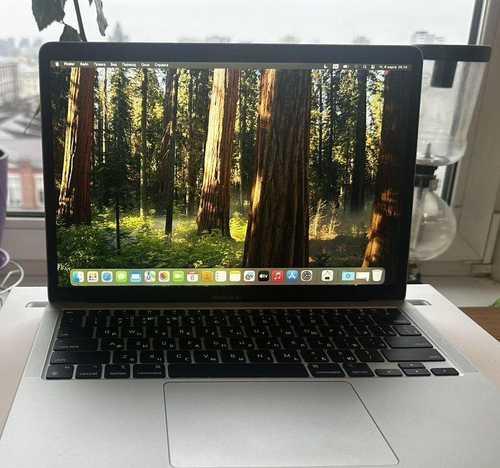 MacBook Air 13 2020 М1 8Gb/256SSD Идеал/162ц