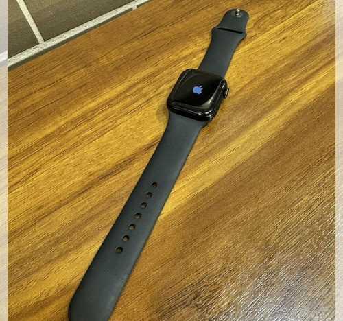 Apple Watch SE (GPS, 2-го поколения)